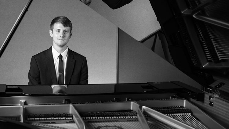 Free Lunchtime Concert: Tom Hicks (Piano) | Afisha London