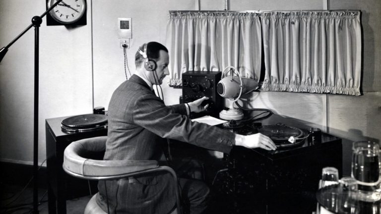 Всемирная служба Би-би-си: 90 лет мягкой силы и твёрдых принципов ...